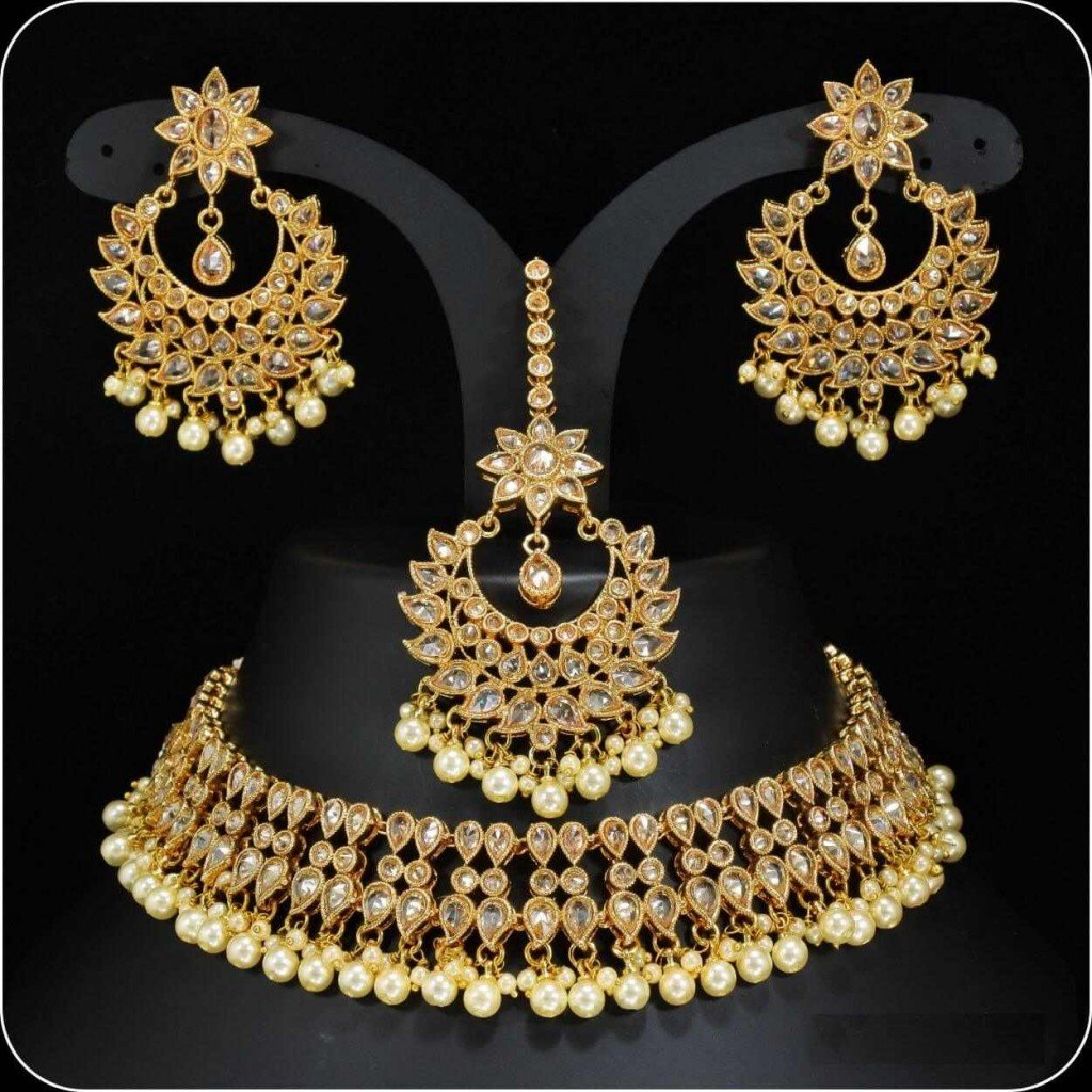 5-uniquely-designed-bridal-jewellery-for-round-face-shape
